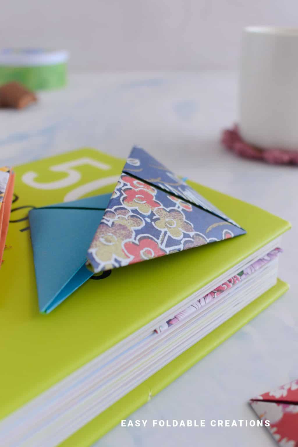 Triangle Origami Corner Bookmark | Easy Foldable Creations